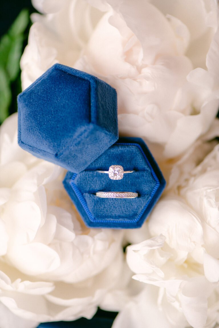 True Blue Luxury Wedding Inspiration With Wedding Trends from 2021 – Ellwed