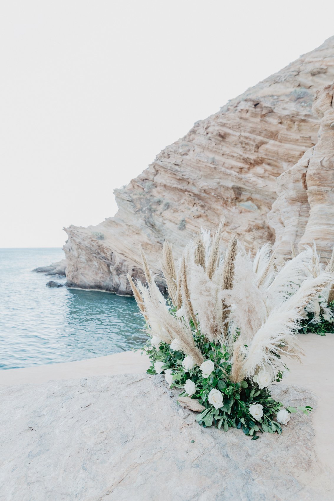 Get Inspired By This Wedding Ceremony On The Rocks – Ellwed