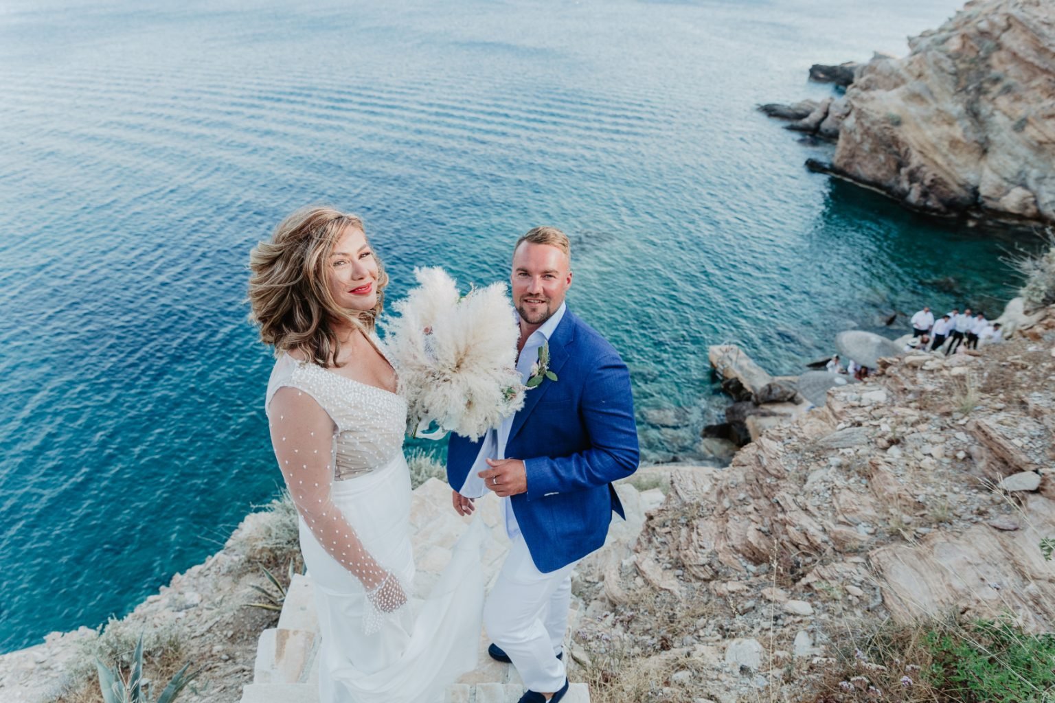 Get Inspired By This Wedding Ceremony On The Rocks – Ellwed