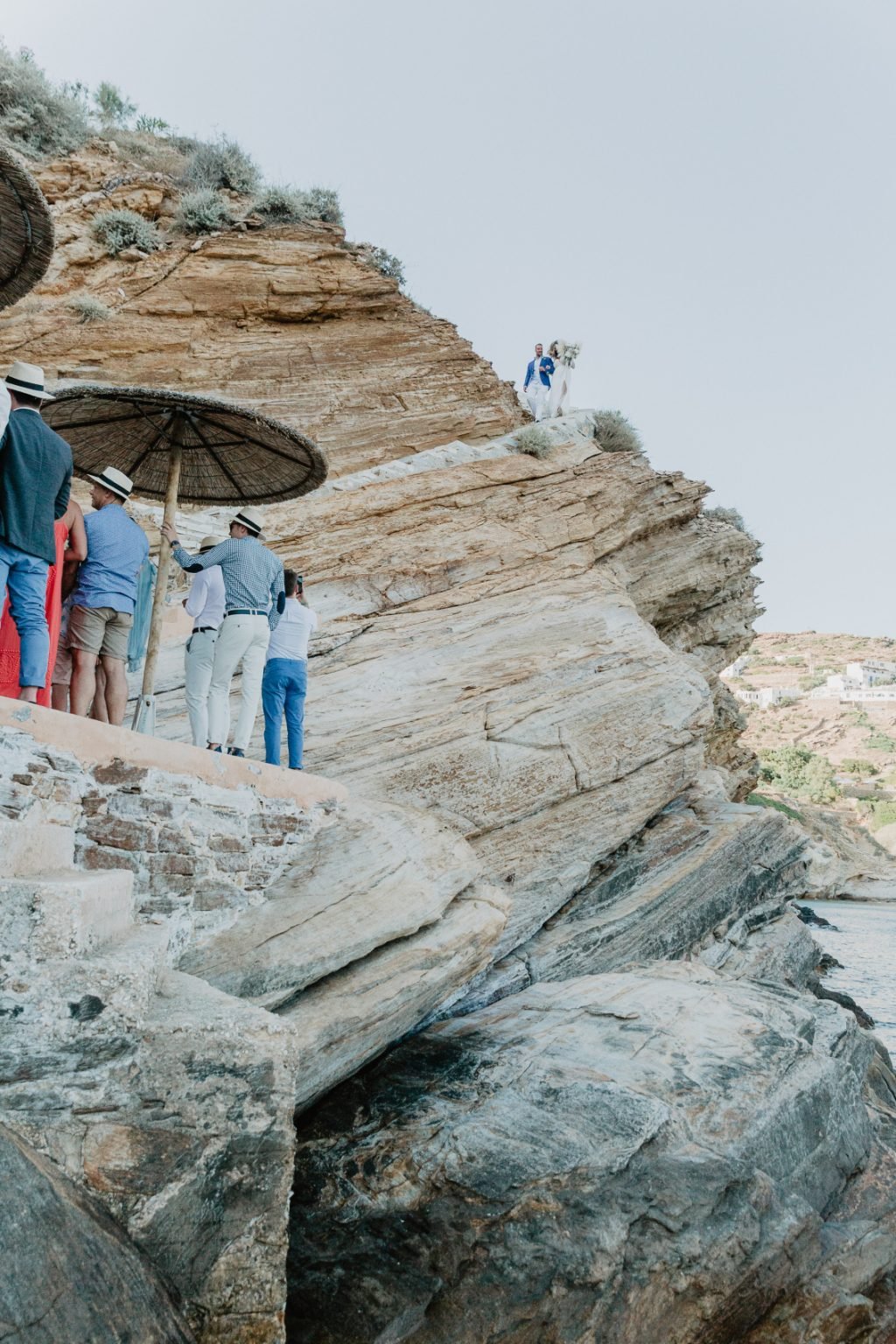 Get Inspired By This Wedding Ceremony On The Rocks – Ellwed