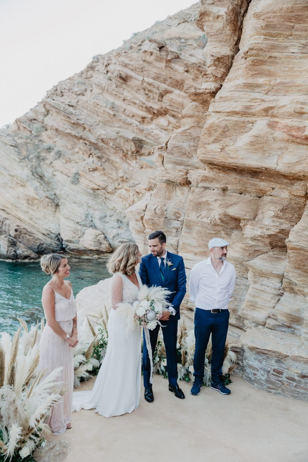 Get Inspired By This Wedding Ceremony On The Rocks – Ellwed