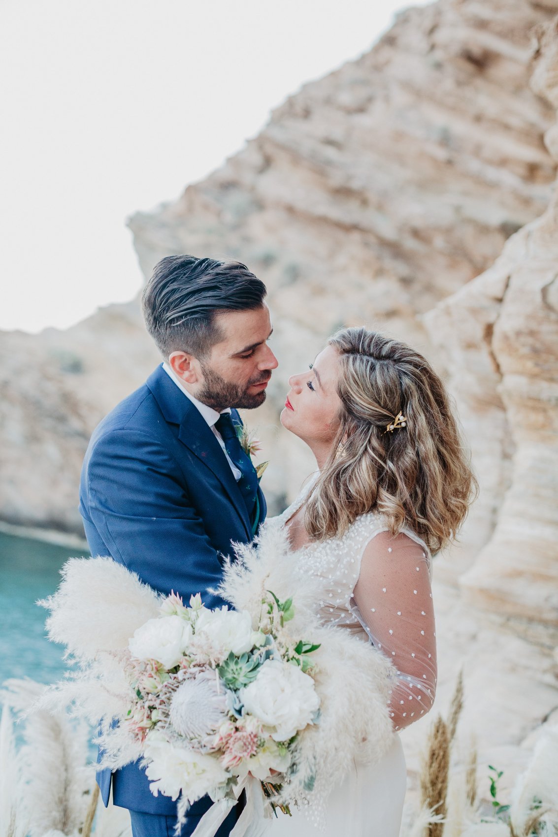 Get Inspired By This Wedding Ceremony On The Rocks – Ellwed