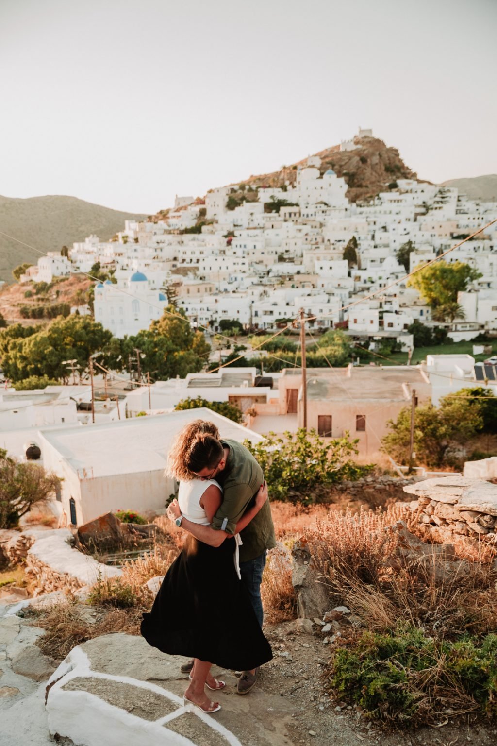 Get Inspired By This Wedding Ceremony On The Rocks – Ellwed