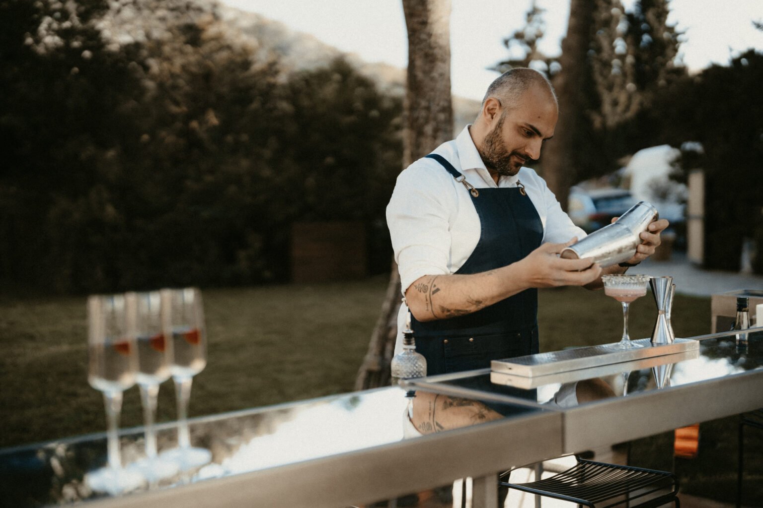 4 Cocktail Hour Ideas To Wow Your Wedding Guests – Ellwed