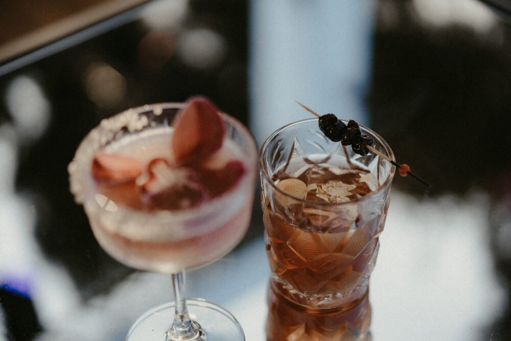 4 Cocktail Hour Ideas To Wow Your Wedding Guests – Ellwed