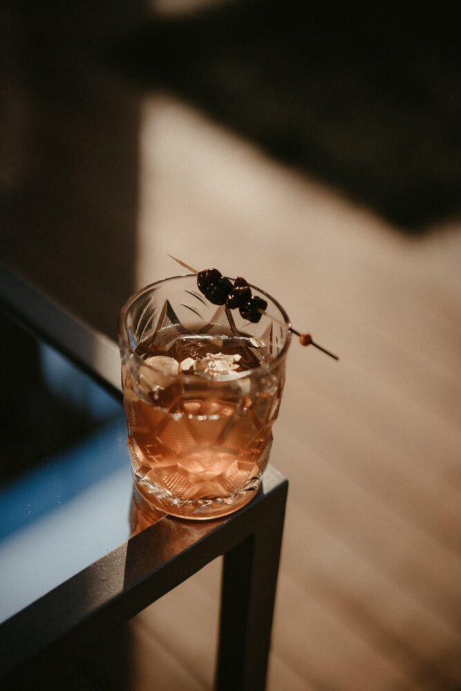 4 Cocktail Hour Ideas To Wow Your Wedding Guests – Ellwed
