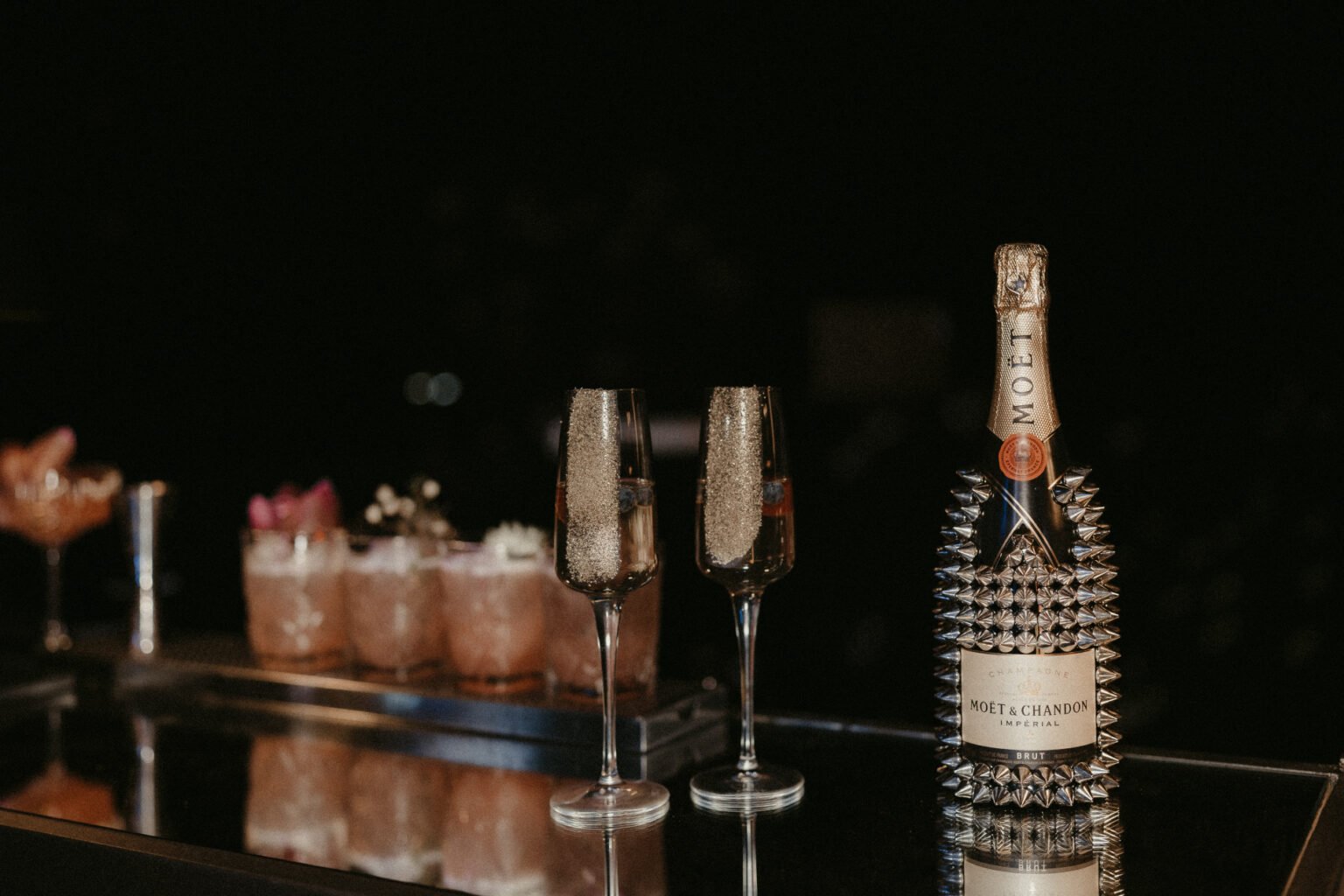 4 Cocktail Hour Ideas To Wow Your Wedding Guests – Ellwed